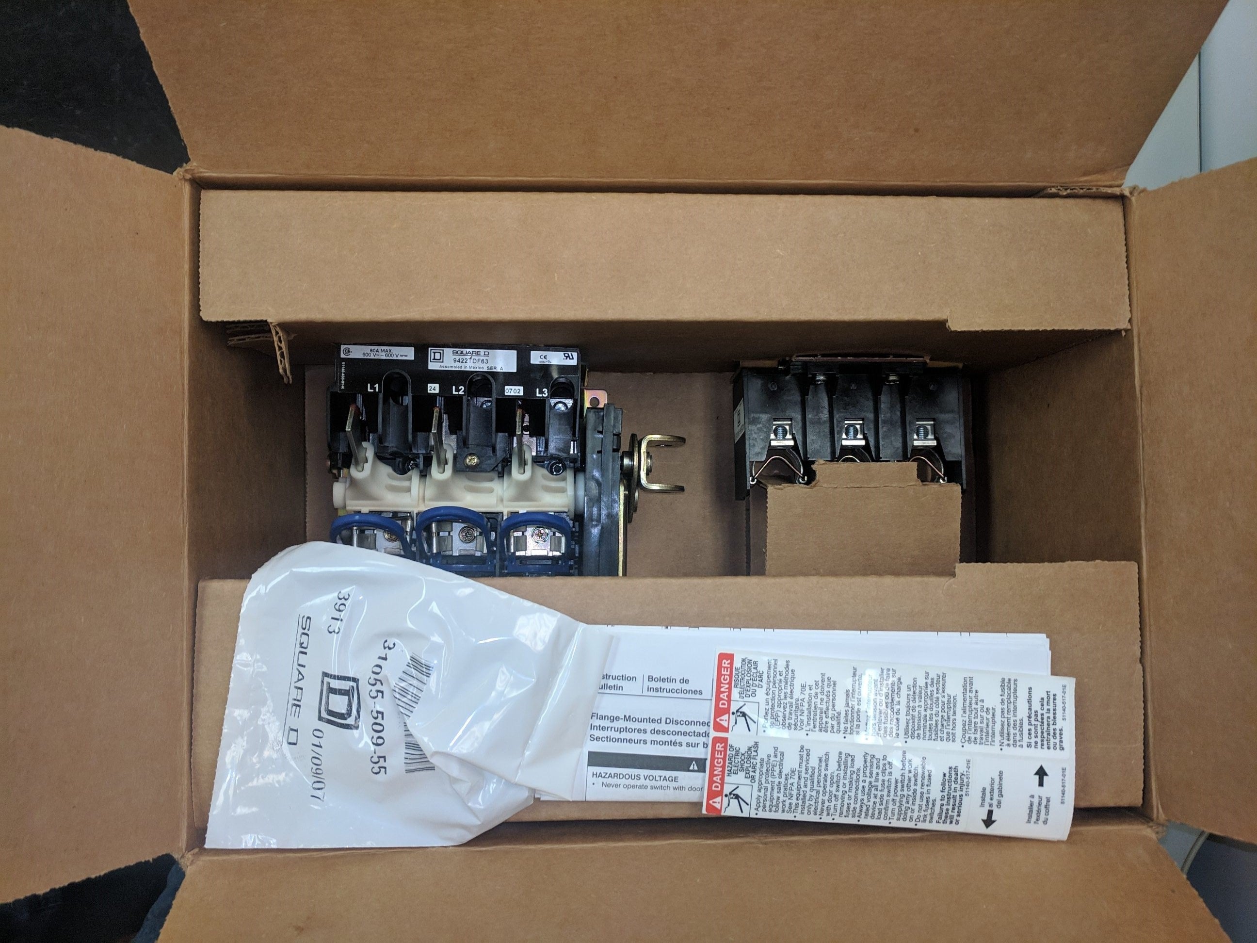 Square D 9422ATDF631 60 AMP 600VAC Fusible Disconnect Switch and Handl ...