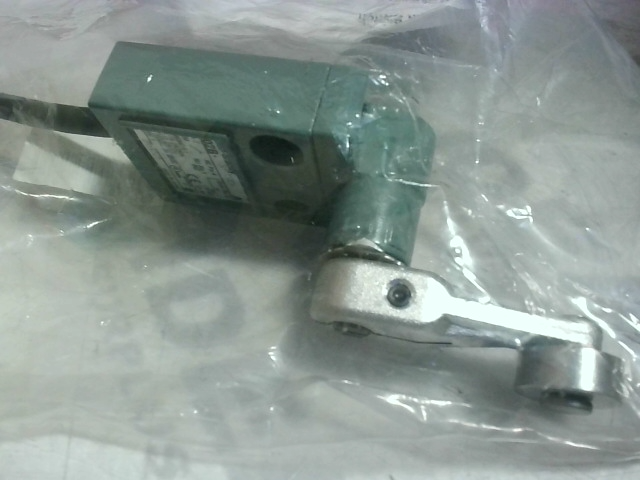 Allen Bradley 802B-CSAAXSXD4 /A Compact Limit Switch and Cable Factory ...