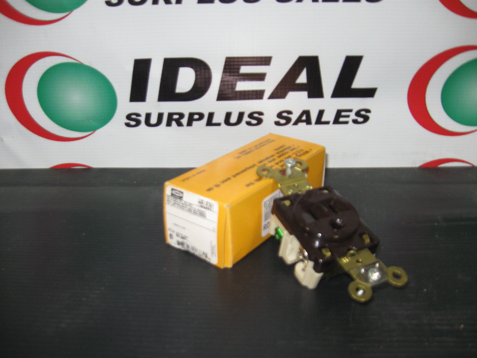 Hubbell HBL5261 Receptacle 2P3W 15A 125V (QTY) – Ideal Surplus