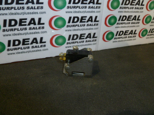 HONEYWELL 2D70 OI-Pushbutton Switch – Ideal Surplus