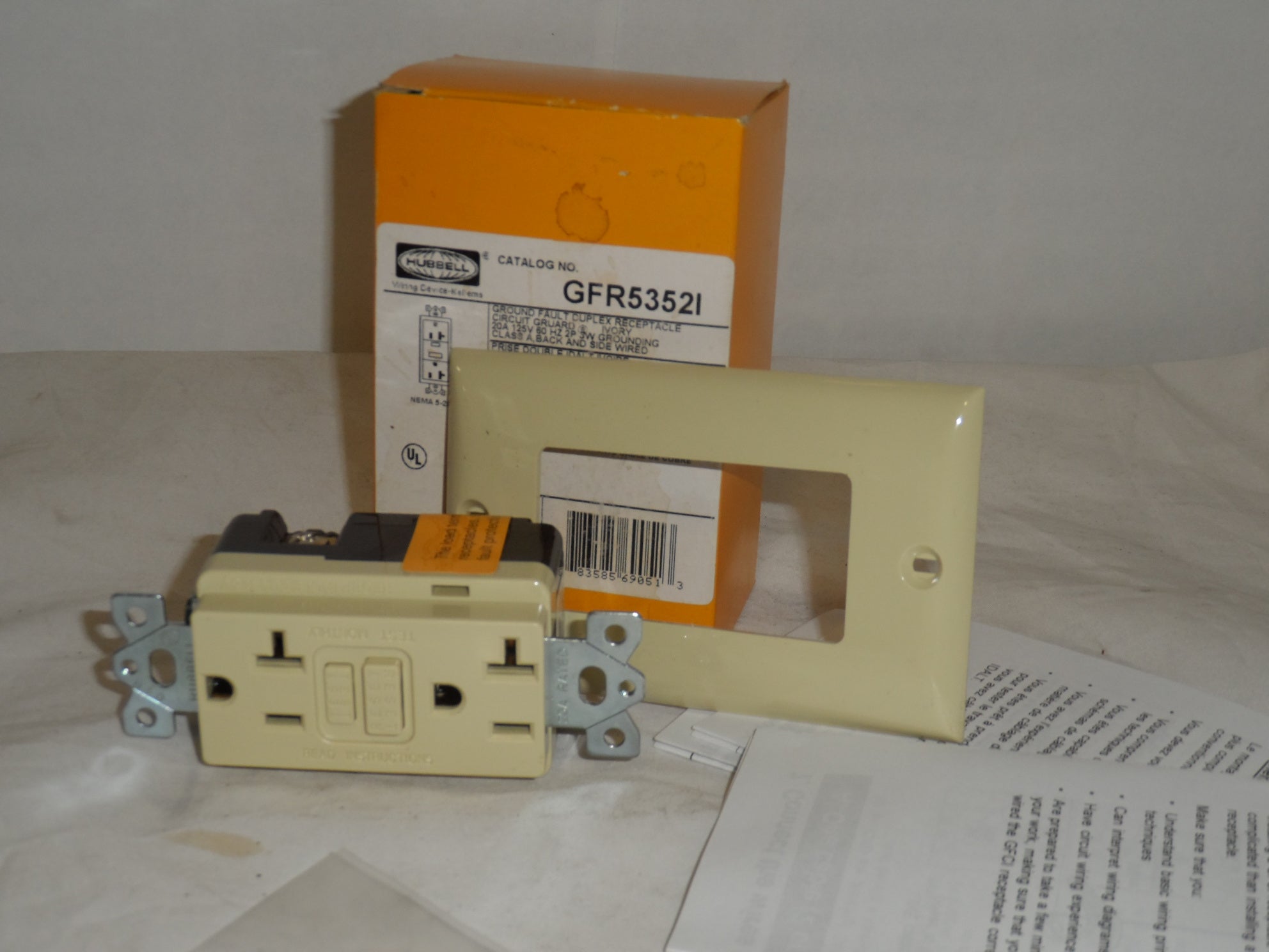 HUBBELL GFR53521 RECEPTACLE – Ideal Surplus